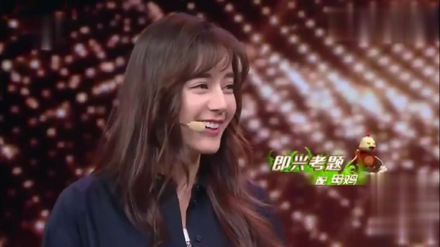 迪丽热巴模仿母鸡叫太魔性,蔡明都被逗笑了!