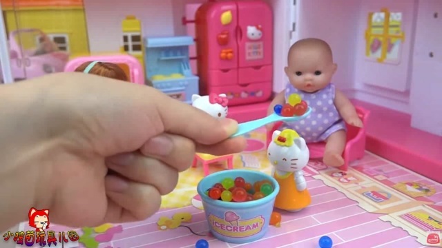 我们一起来猜猜凯蒂猫做了什么好吃的吧。