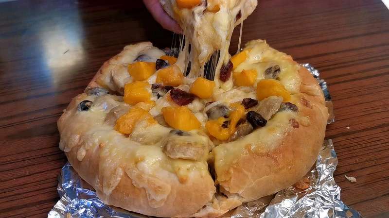 披萨别在外面买,教你做出美味的水果披萨,方法简单还好吃