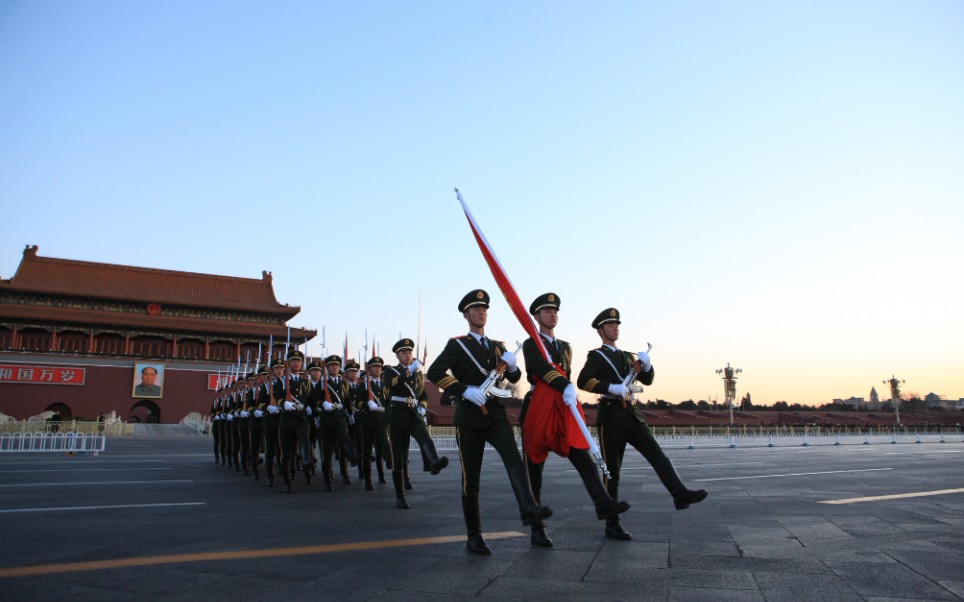 【国庆升旗仪式】一起转发,祝福祖国!