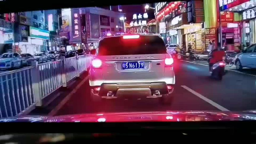 夜晚的效果很棒!2K高清流媒体行车记录仪!