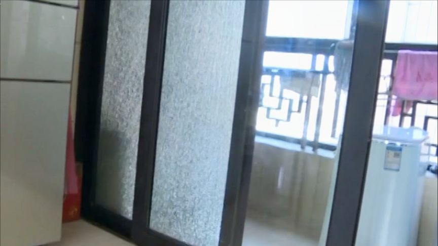 梅州一市民家钢化玻璃突然自爆,概率仅为千分之三