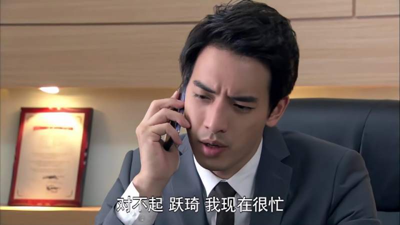 千金向总裁咨询法律上的问题,总裁一脸不耐烦,下秒被打脸!
