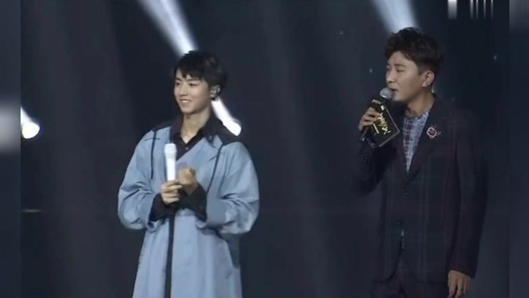 王俊凯生日会!王俊凯清唱周杰伦的歌,全场大合唱,场面很温馨 #微博...