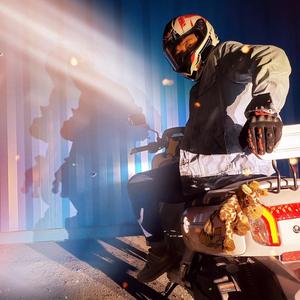 自由幽默的小肖 