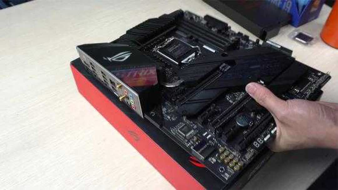 华硕ROG全家桶组装记录,听听这原声RMB的声音,就差显卡了