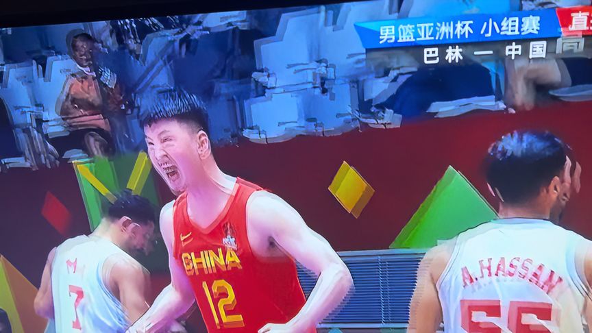 男篮亚锦赛 中国vs巴林 最后一分钟顾全天神下凡抢到篮板