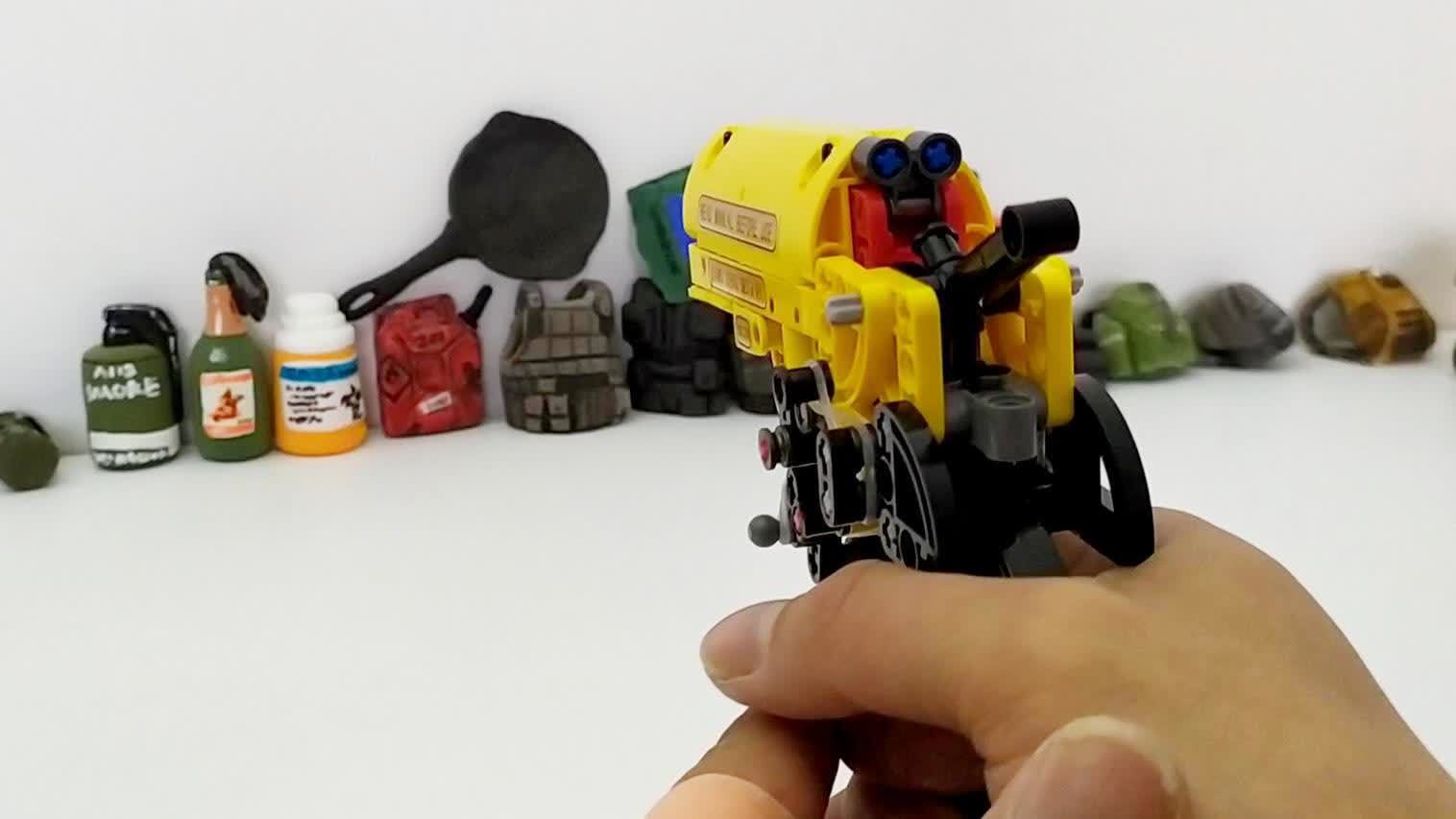 V视宝贝:可以发射子弹的吃鸡信号枪积木,枪法还不错!