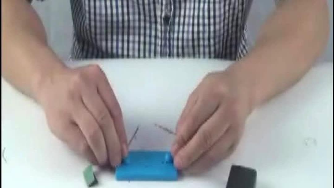 北京小玩童科技小制作电学实验课程中小学生做实验自制电动机