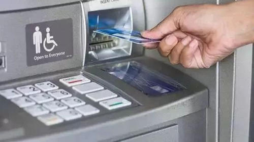 常在ATM机取款的注意,我也才知道这秘密,别不信,否则损失大了