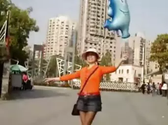 上海朱音摄像:《2010劳动节世博会开幕我在公园欢度》