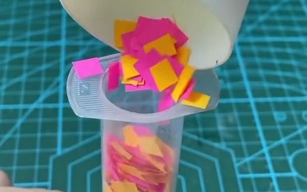 【无厘头手工】大神教你如何用针管和打火机制作彩带炮!