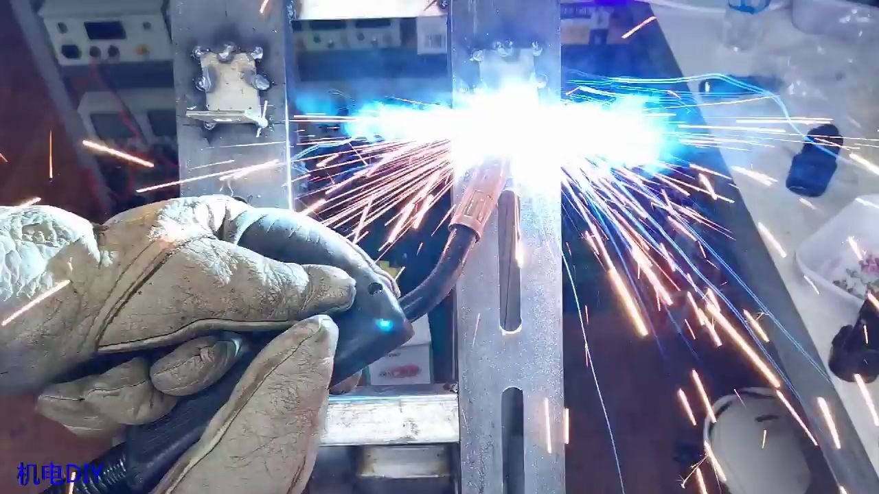 双片推台锯皮带张紧机构的焊接制作