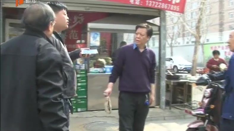 路面下沉,下方是燃气管道,城管局:这个不归我们管