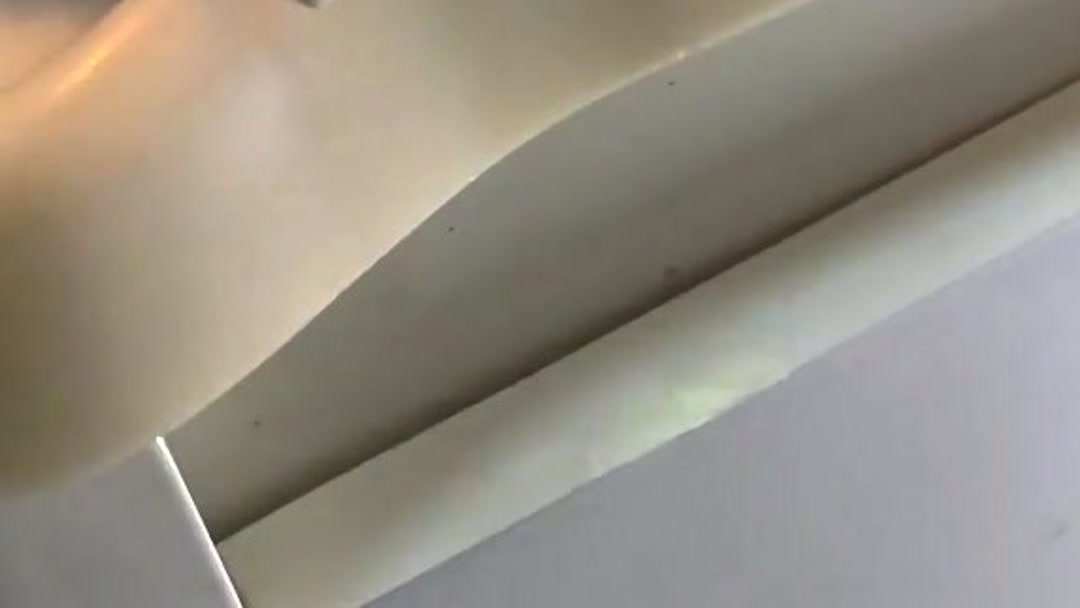 家具门框磕碰掉漆,这样修复简单省事,别用方便面和瓜子了