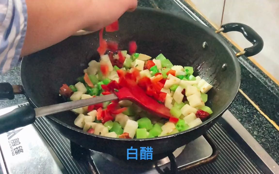 简单易学家常菜之素炒藕丁、一看就会做的下饭菜!