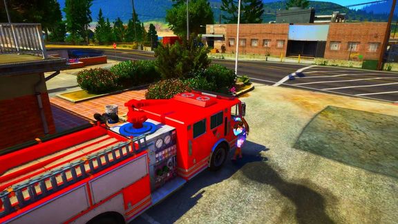 车辆测试:驾驶消防车快速撞击货车,结果会怎样?