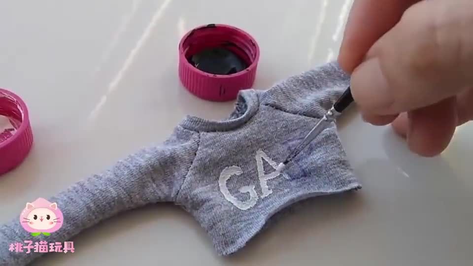 芭比娃娃玩具:如何为芭比娃娃做好看的衣服