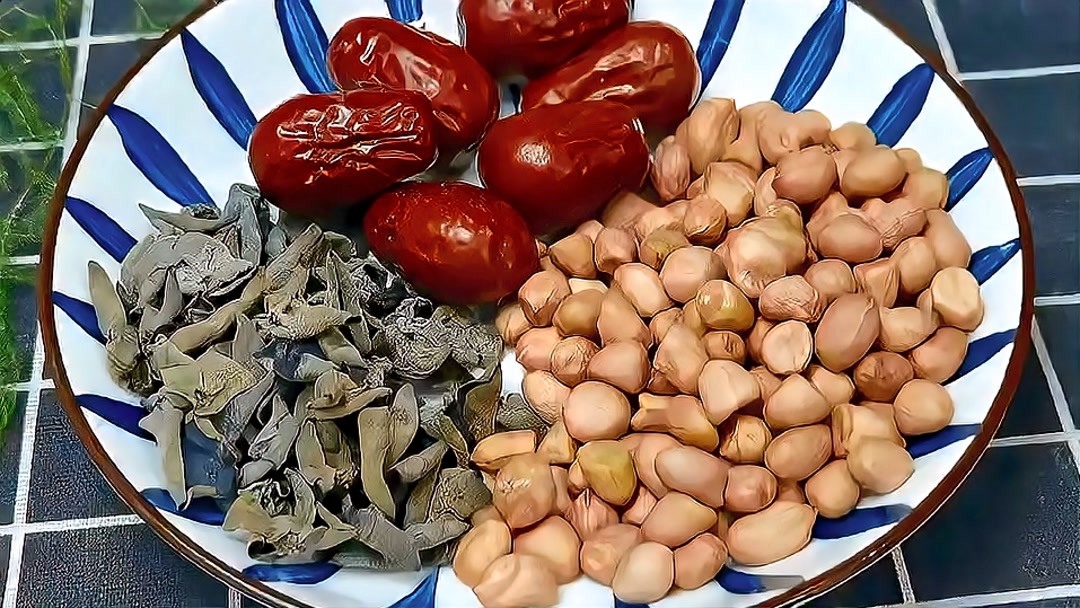木耳和红枣放一起,没想到作用这么厉害,真是高手在民间,真实用