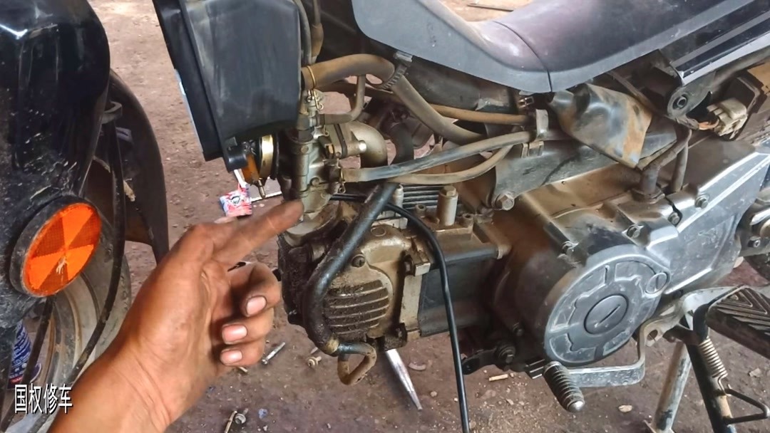 摩托车空气过滤这个地方经常漏油怎么办?师傅教你1分钟就可修好