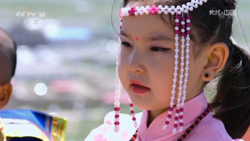 [地理·中国]蒙古族牧民举行那达慕大会