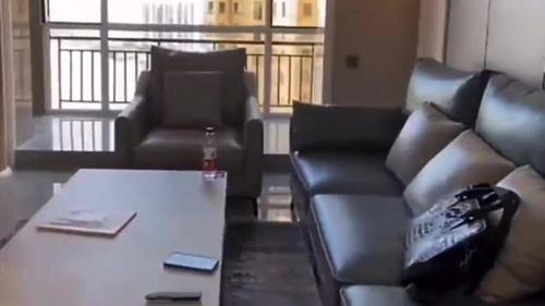 新家4个月装修完成很漂亮,地砖通铺,开放式厨房显客厅真大