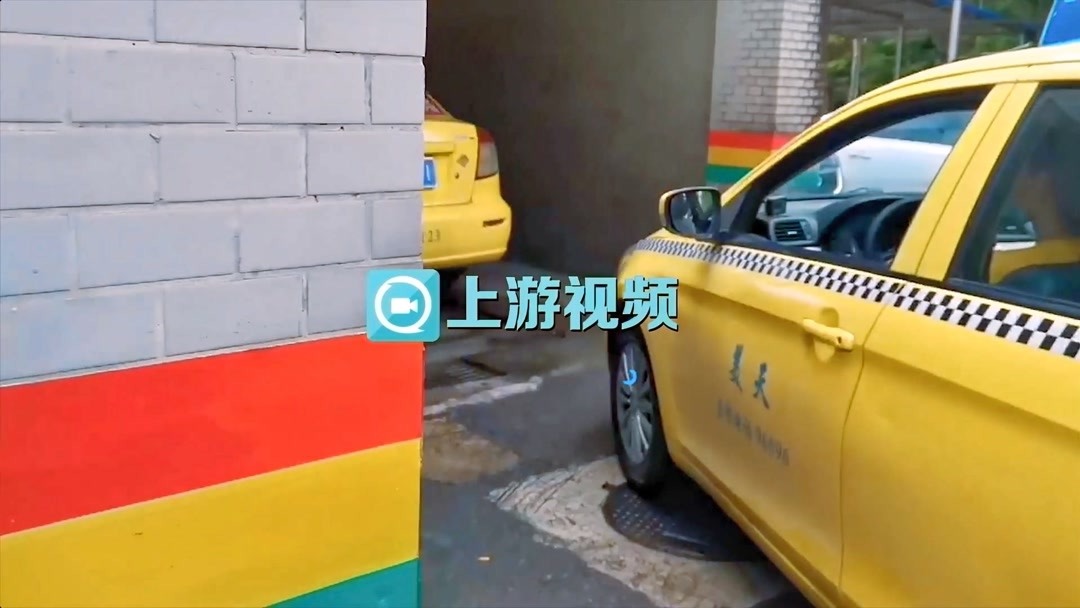 重庆五一劳动奖章获得者徐健:维护出租车计价器准确