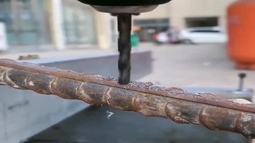 麻花钻头出场了,坚硬的钢铁,也只能乖乖被改变!