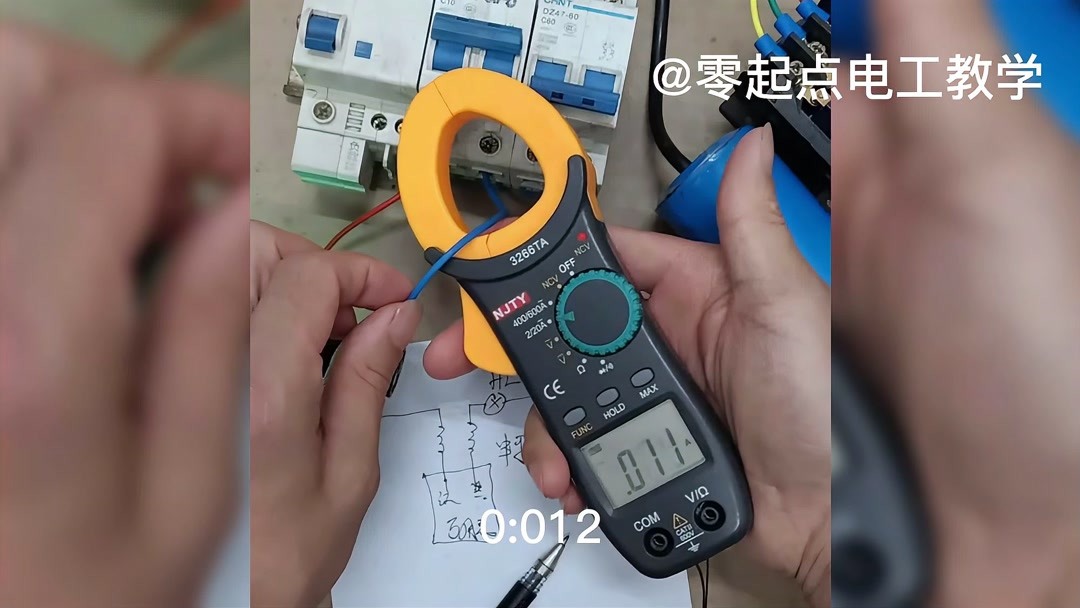 用数字万用表测量电流和电压的方法及步骤,电压档与电流档的方法