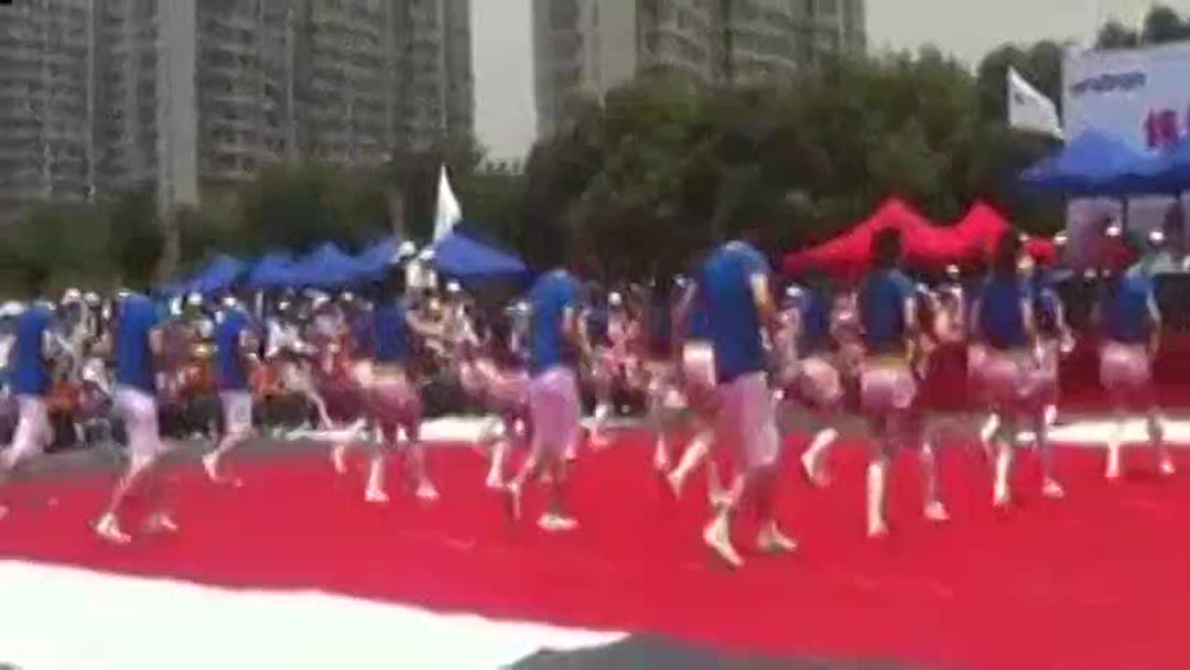 运动会啦啦操舞蹈 美女的激情舞蹈