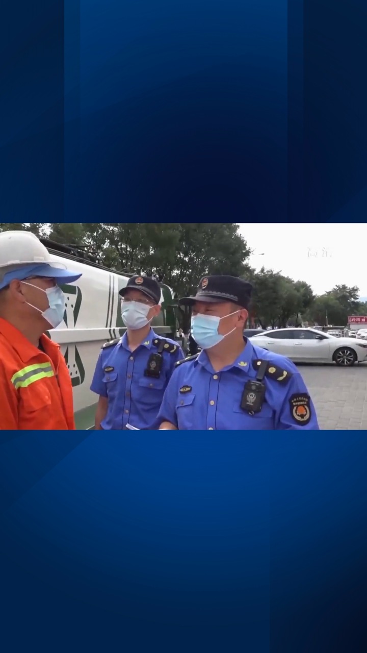 城管执法车辆无牌上路,真相令人震惊!