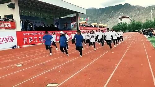 运动会开幕式真是别开生面,太有才了!