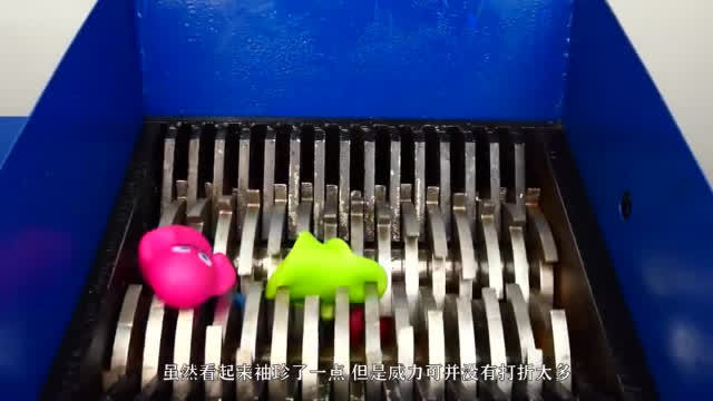 小伙自制病毒模型,扔进粉碎机启动开关后,画面看着超过瘾!