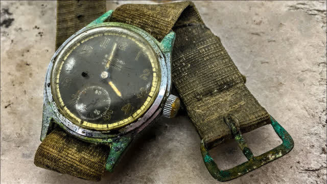二战时期的军用手表长啥样?牛人精心修复一番,成品太霸气!