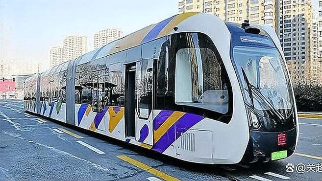 全球首辆,无轨列车,科幻般地在中国上演惊艳世界