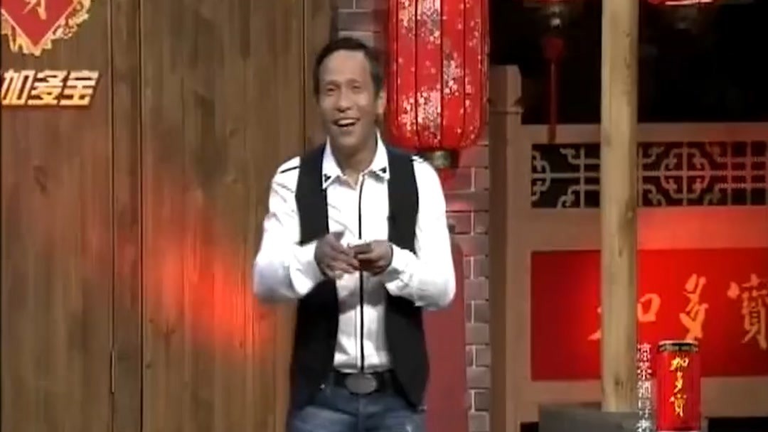 上春晚:极度讽刺的小品!5万被层层扒皮到500,赵本山都快笑抽了