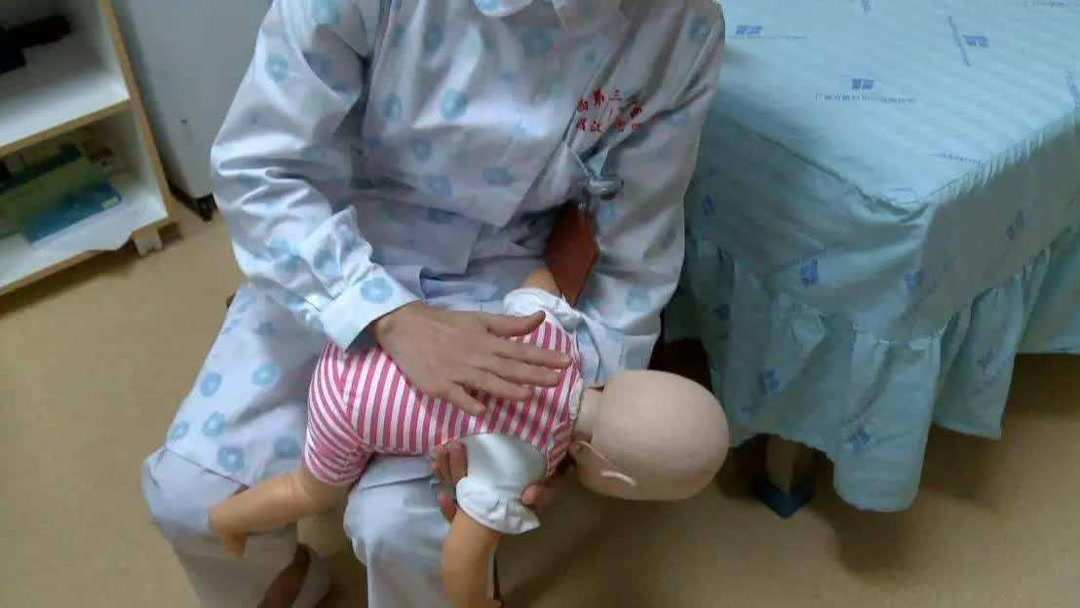 孩子被异物卡喉 气道阻塞该怎么急救?