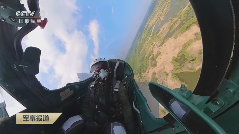 [军事报道]空军哈尔滨飞行学院某旅组织结业学员飞行考核