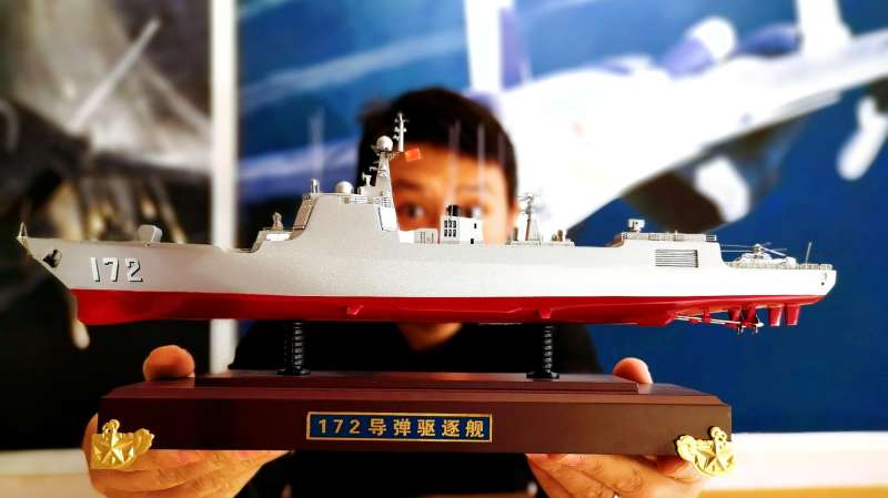 开箱052D型驱逐舰172昆明号模型,大家看这模型做得如何?