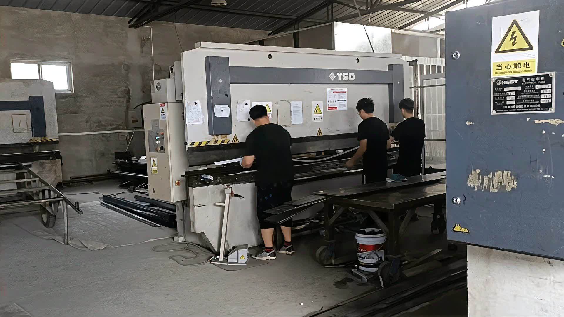 开一个不锈钢加工厂需要哪些设备?一百多万是最低标准,参观一下