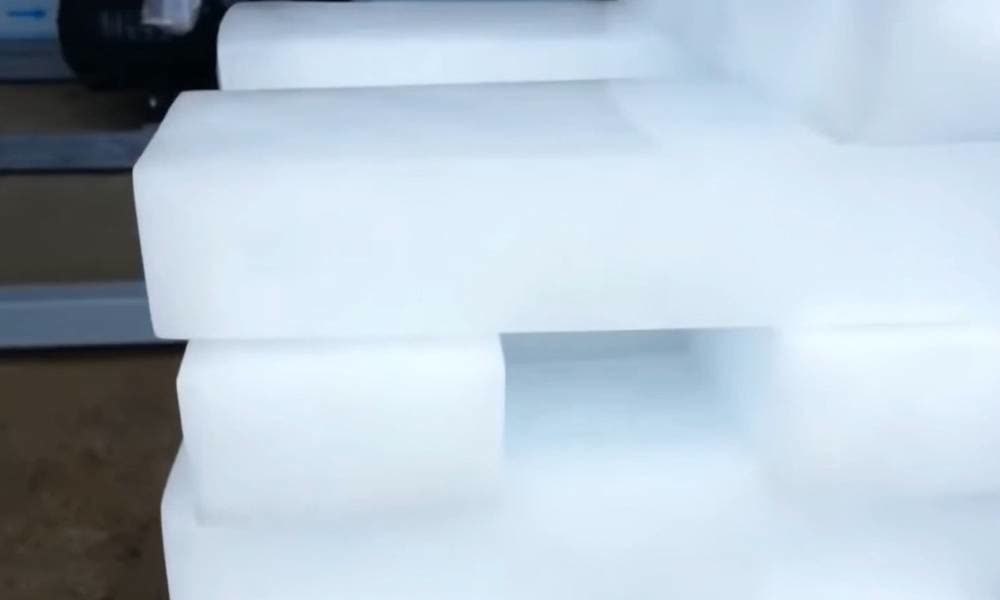 冰块是如何快速生产的?带你看看神奇的制冰过程,长见识了