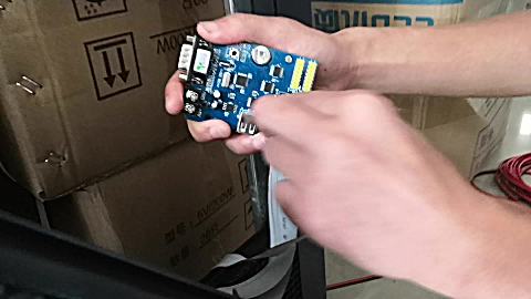 郑州天彩led显示屏企业店换控制卡视频教程