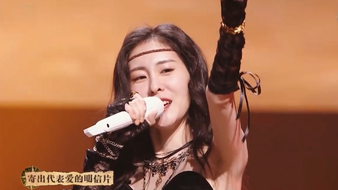 张碧晨出来炸街了!狂野翻唱《日不落》播放破亿,台下男星都看呆