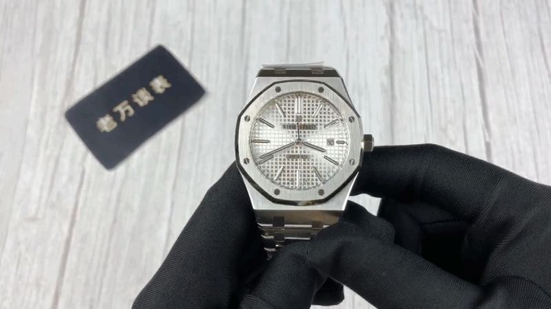 这才是钢表应该拥有的气质,品鉴爱彼经典“15400”钢带腕表