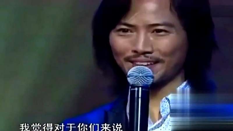 男子实力模仿张学友,简直就是出神入化,这声音还以为是本尊呢!