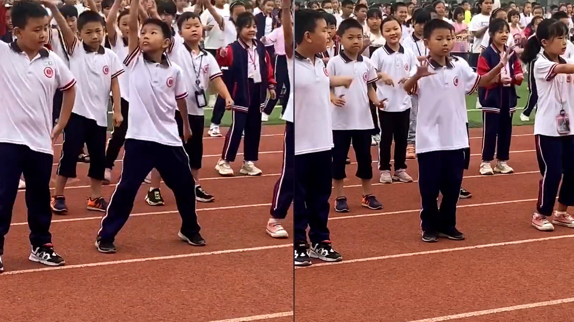 小学生凭实力舞姿站课间操C位 动作规范到位 网友:甩头帅到我了