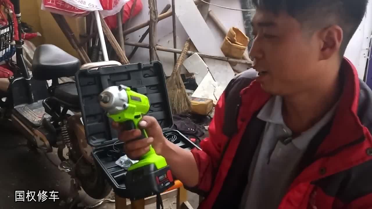 修理师傅买了7箱机油,厂家给送了个电动扳手,大家看一下怎么样
