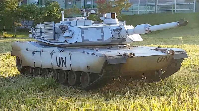 银色金属仿真坦克模型,难以抵挡它的帅气,户外行动展示超吸睛