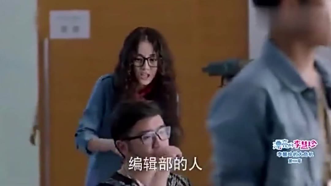 女子去编辑部送文件,被误认为是新来的实习生,这下尴尬了