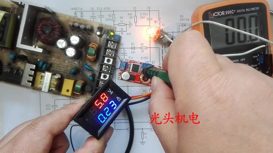 这种方法改可调电源是最简单的,初学者朋友都可以成功,并且实用